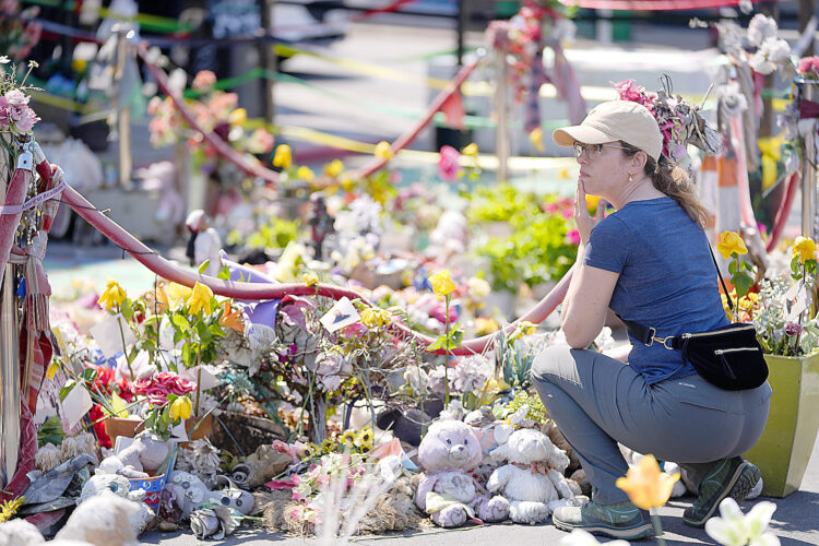 Thousands mark Floyd’s death | News, Sports, Jobs - Altoona Mirror